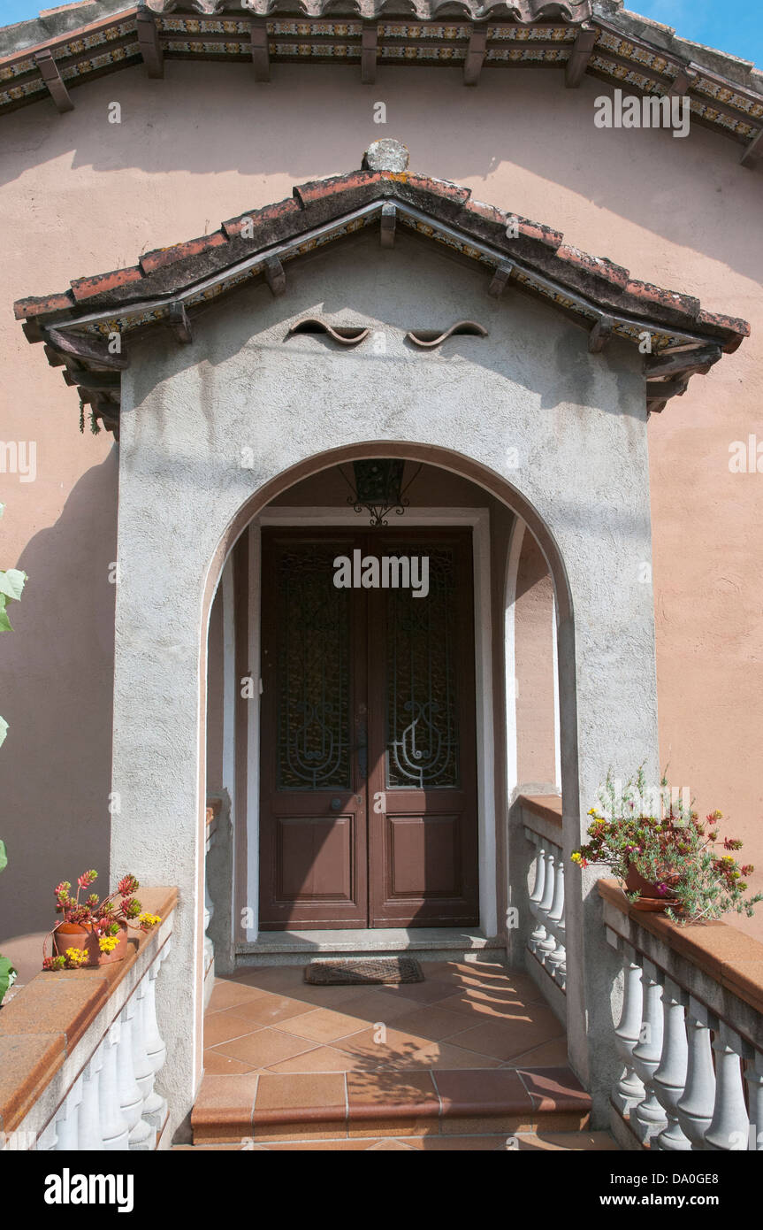 architecture of a house with a small entrance Stock Photo - Alamy