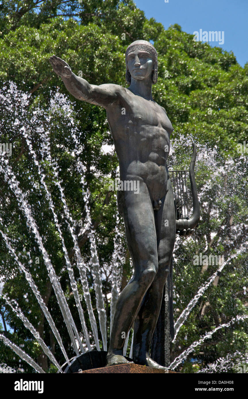 Statue of apollo hi-res stock photography and images - Alamy