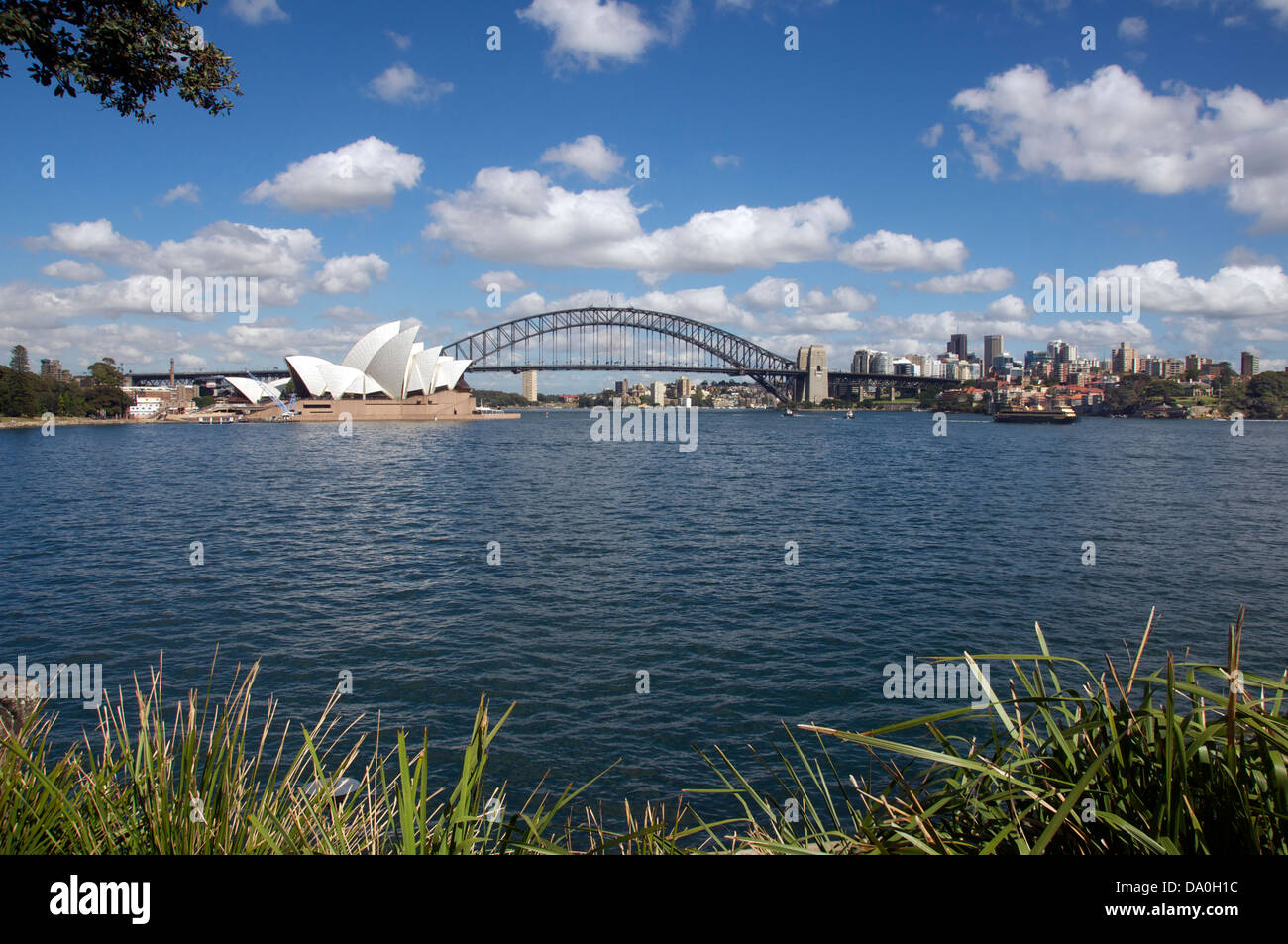 Sydney harbour bridge opera house hi-res stock photography and images ...