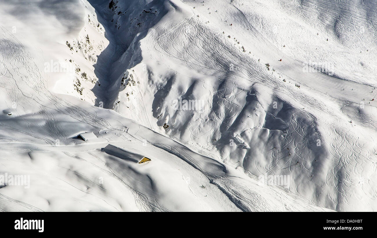 Deep snow house hi-res stock photography and images - Alamy