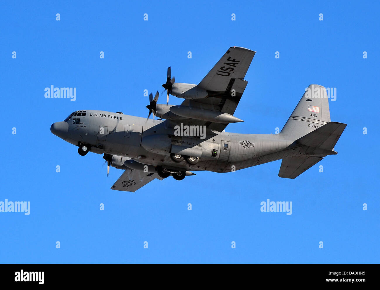 180th airlift squadron lockheed c 130h2 hi-res stock photography and ...