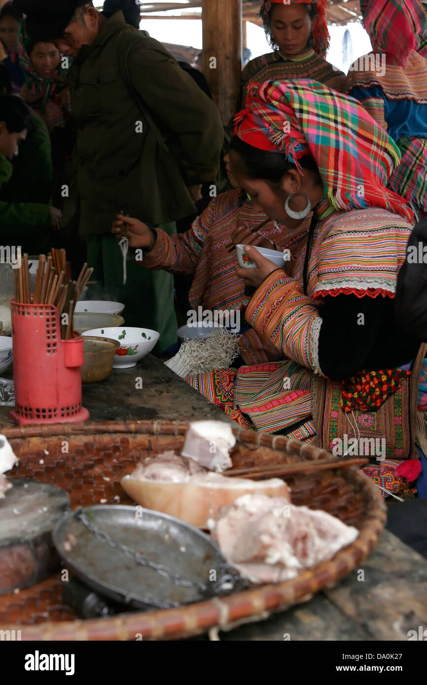 Woman dressed traditional clothes tea hi-res stock photography and ...