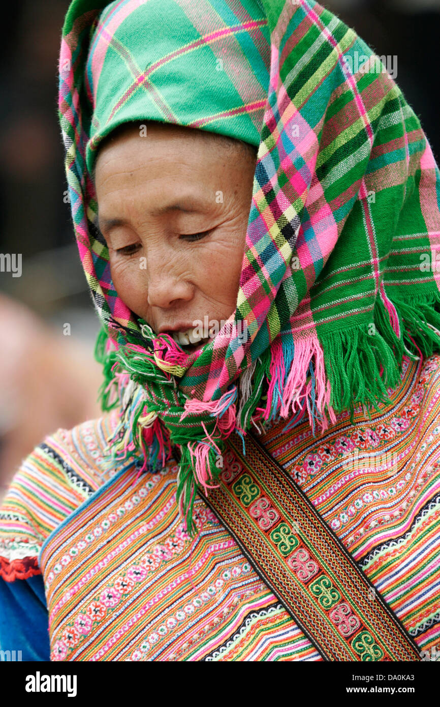 Old Flower Hmong woman at the market in Bac Ha, Vietnam, Southeast Asia ...