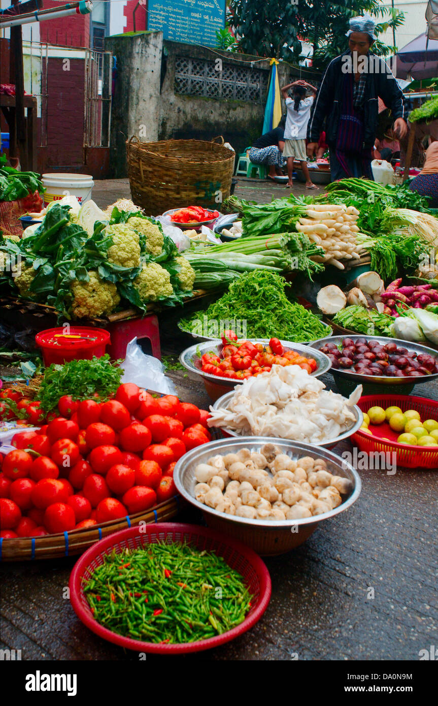vegetable stand at a Yangon's street market Stock Photo - Alamy