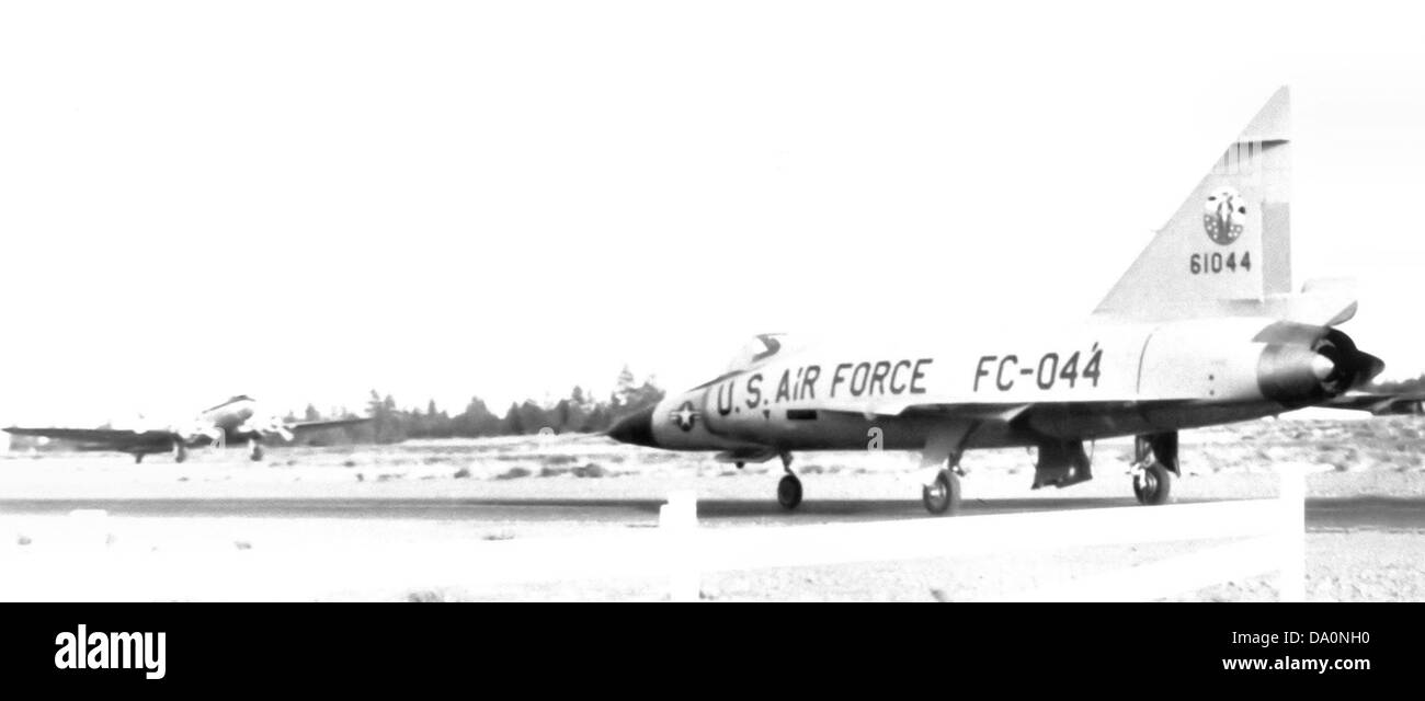 Convair F 102a 55 Co Delta Dagger Black and White Stock Photos & Images ...