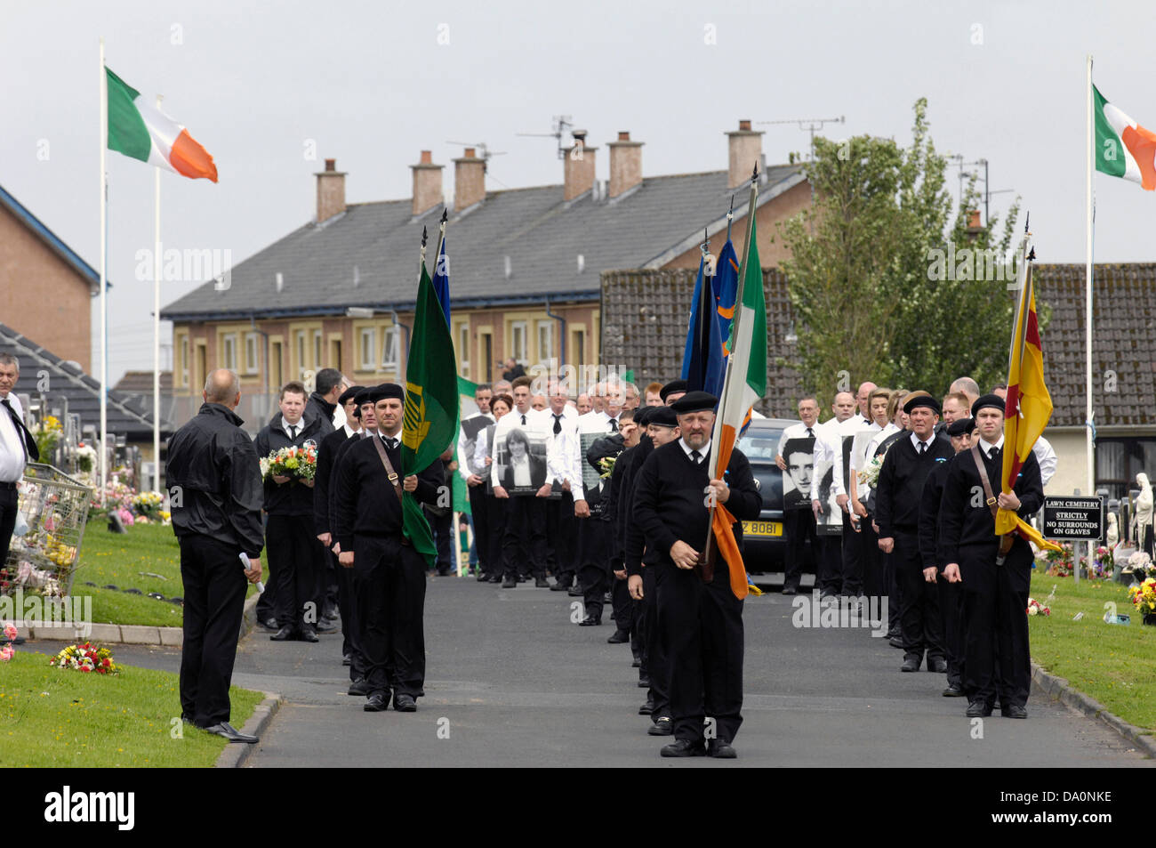 Commemorating ira men killed in conflict hi-res stock photography and ...