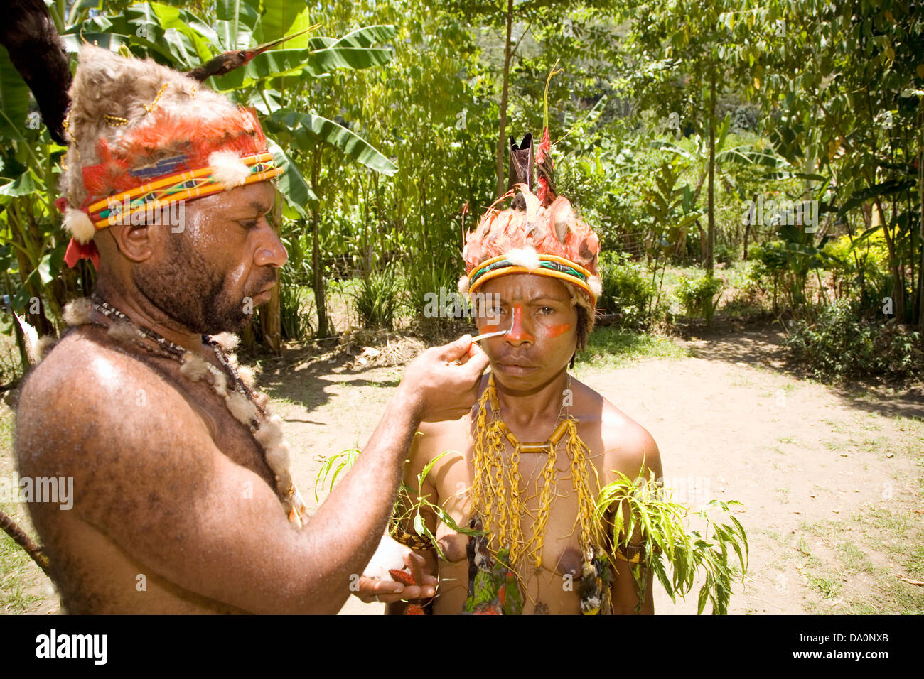 Traditional face painting papua new hi-res stock photography and images ...