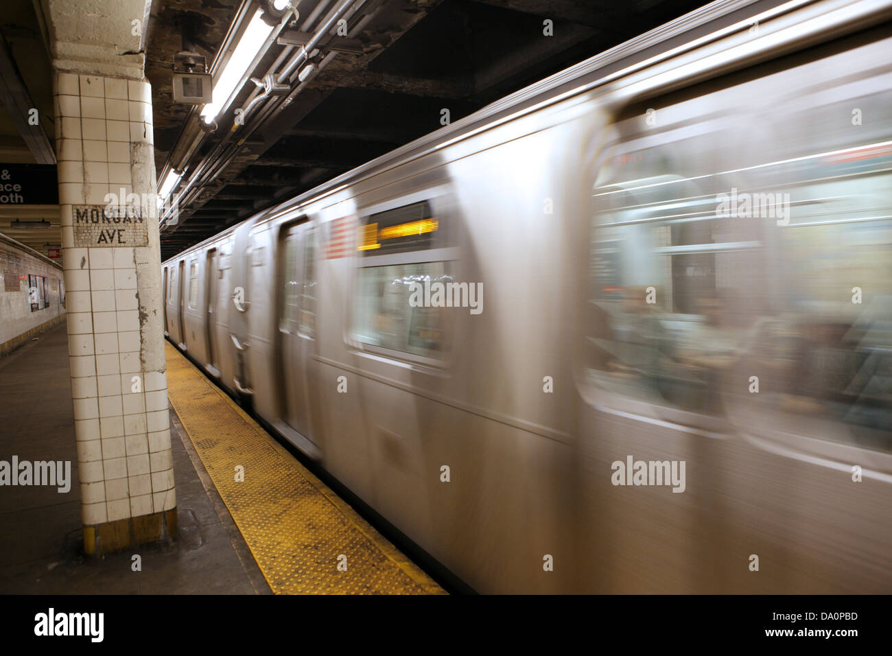 New york subway train at station hi-res stock photography and images ...