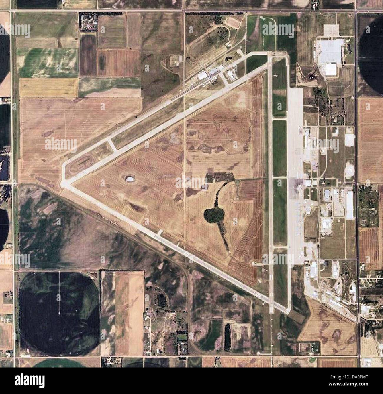 Great Bend Municipal Airport in Kansas, as seen in the 2006 USGS map ...