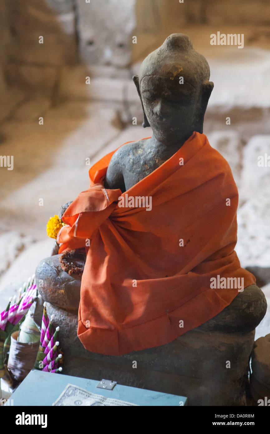 Orange robe hi-res stock photography and images - Alamy