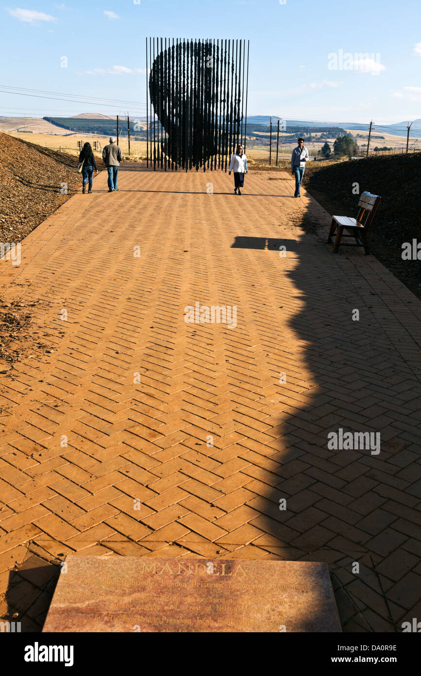 Mandela sculpture howick hi-res stock photography and images - Alamy