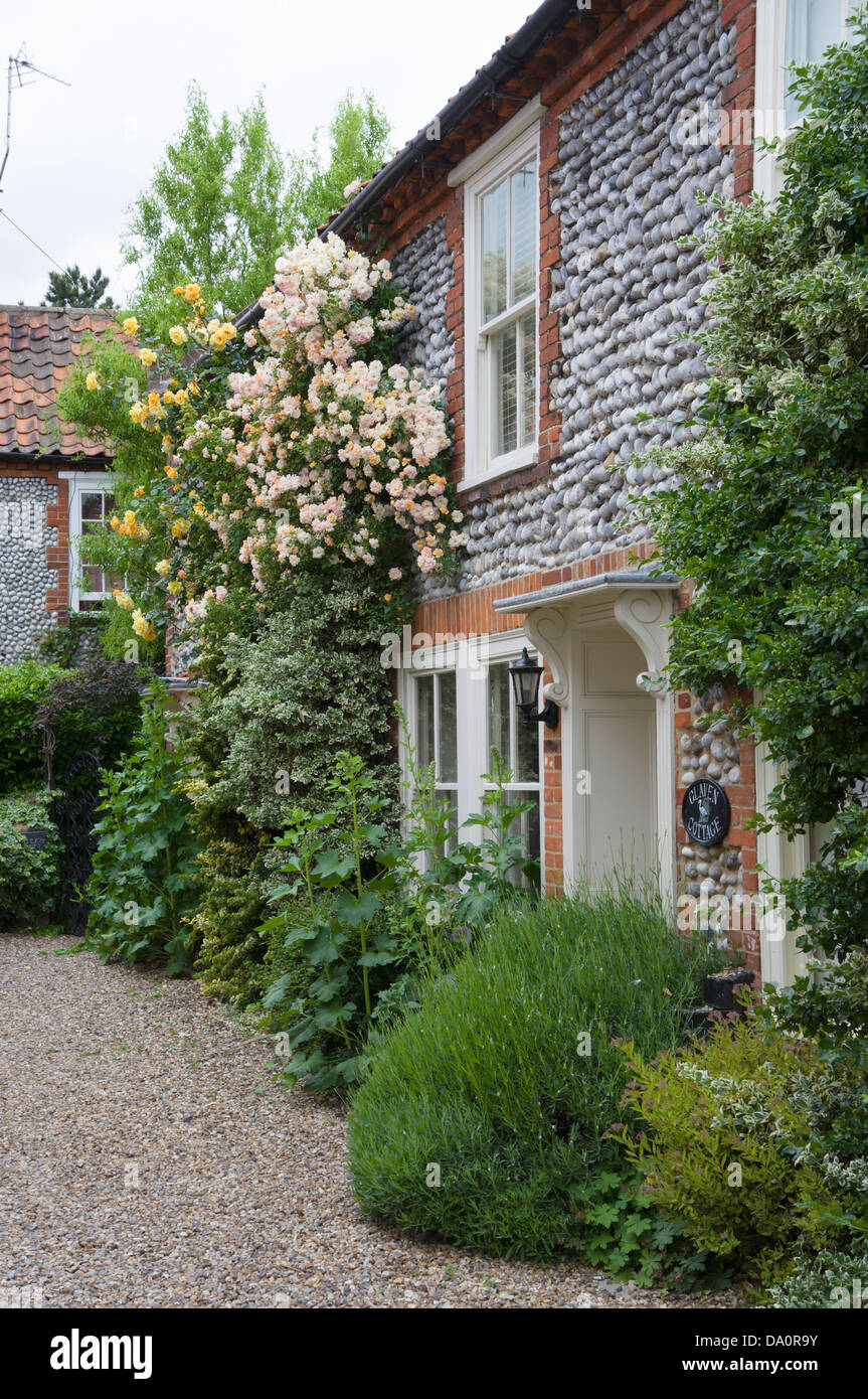 A pretty English cottage in Blakeney, Norfolk Stock Photo - Alamy