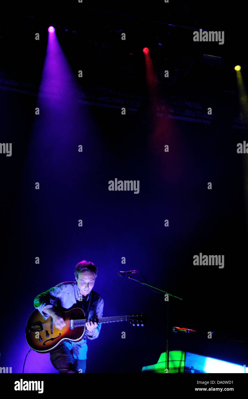 BARCELONA - MAY 23: Grizzly Bear band performs at Heineken Primavera ...