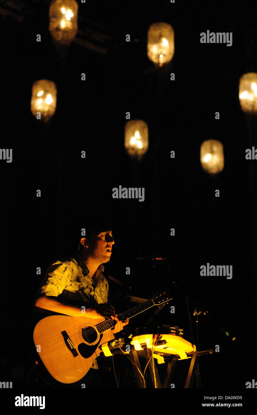 BARCELONA - MAY 23: Grizzly Bear band performs at Heineken Primavera ...
