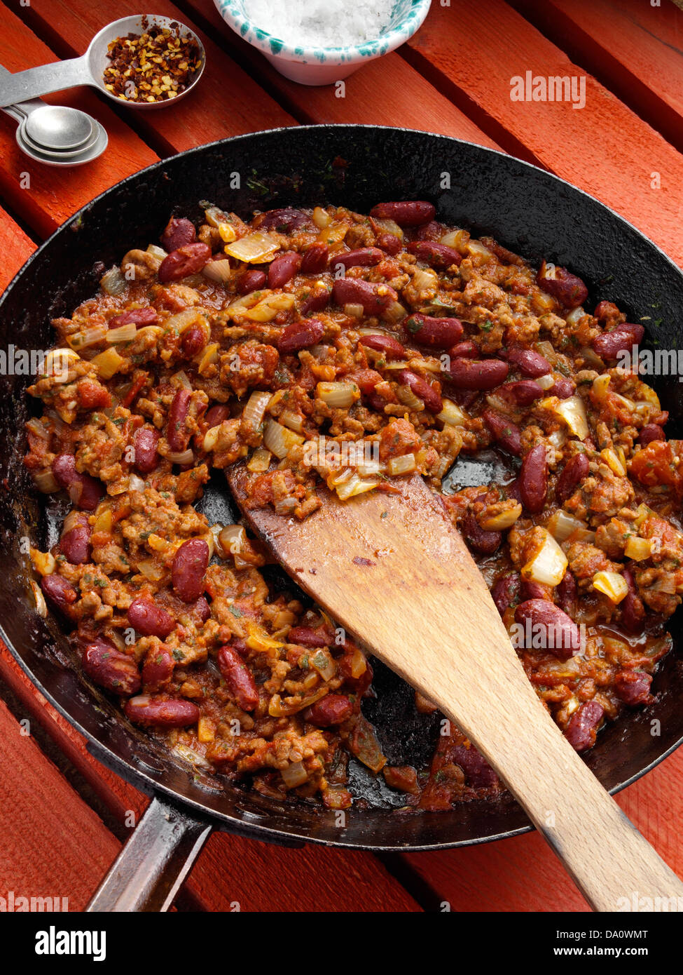 Chilli con carne in a frying pan Stock Photo - Alamy