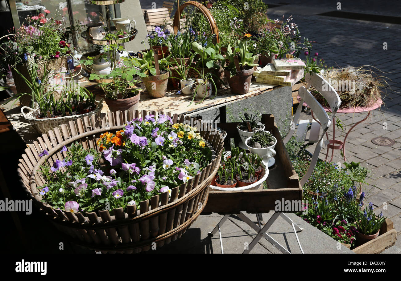 Flower shop stall Stock Photo - Alamy