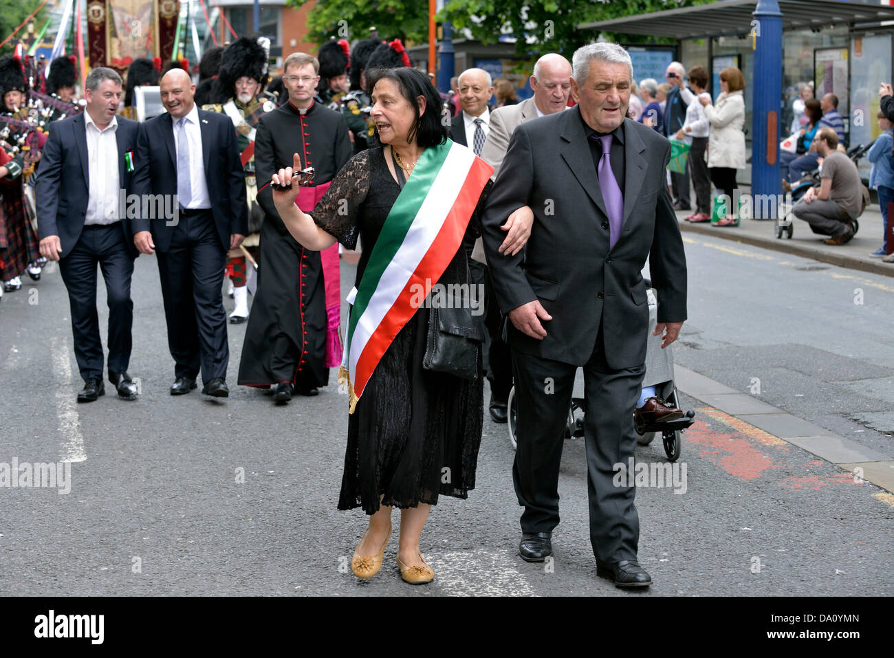 Manchester walk city centre italian procession hi-res stock photography ...