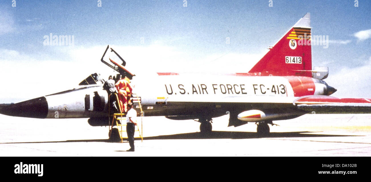 Convair 102a delta dagger airplane hi-res stock photography and images ...