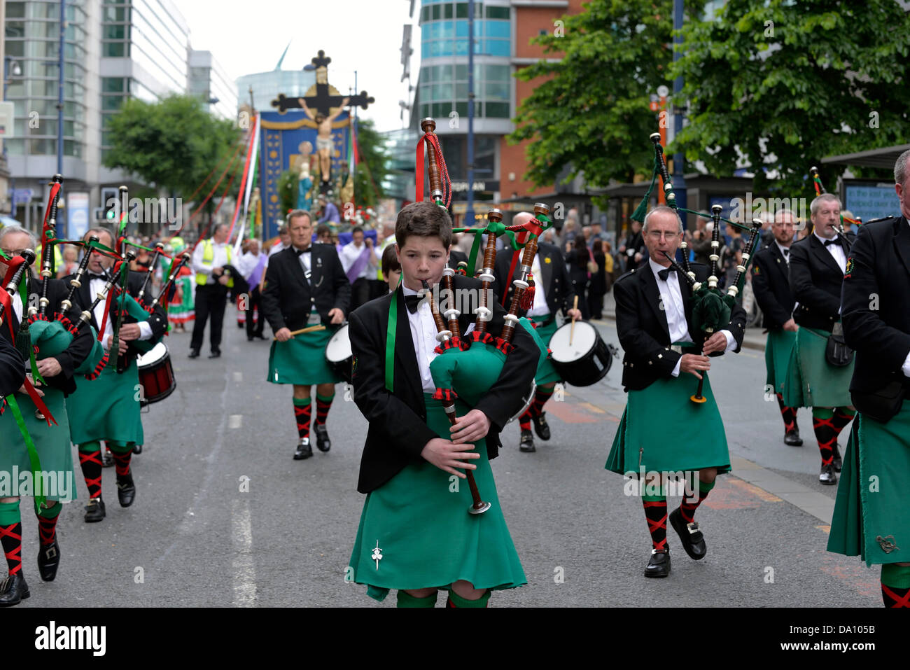 Manchester walk city centre italian procession hi-res stock photography ...
