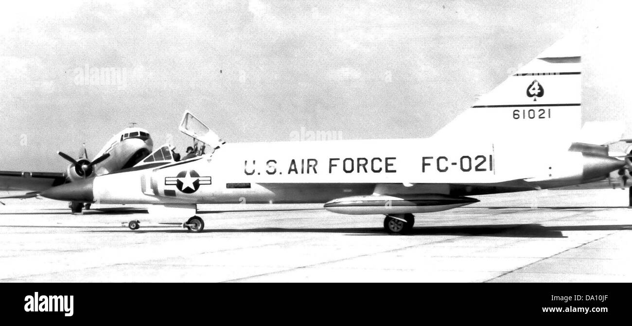 Convair f 102a 55 co delta dagger Black and White Stock Photos & Images ...