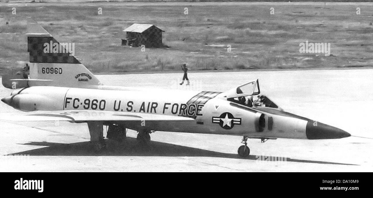 Convair f 102a 55 co delta dagger Black and White Stock Photos & Images ...