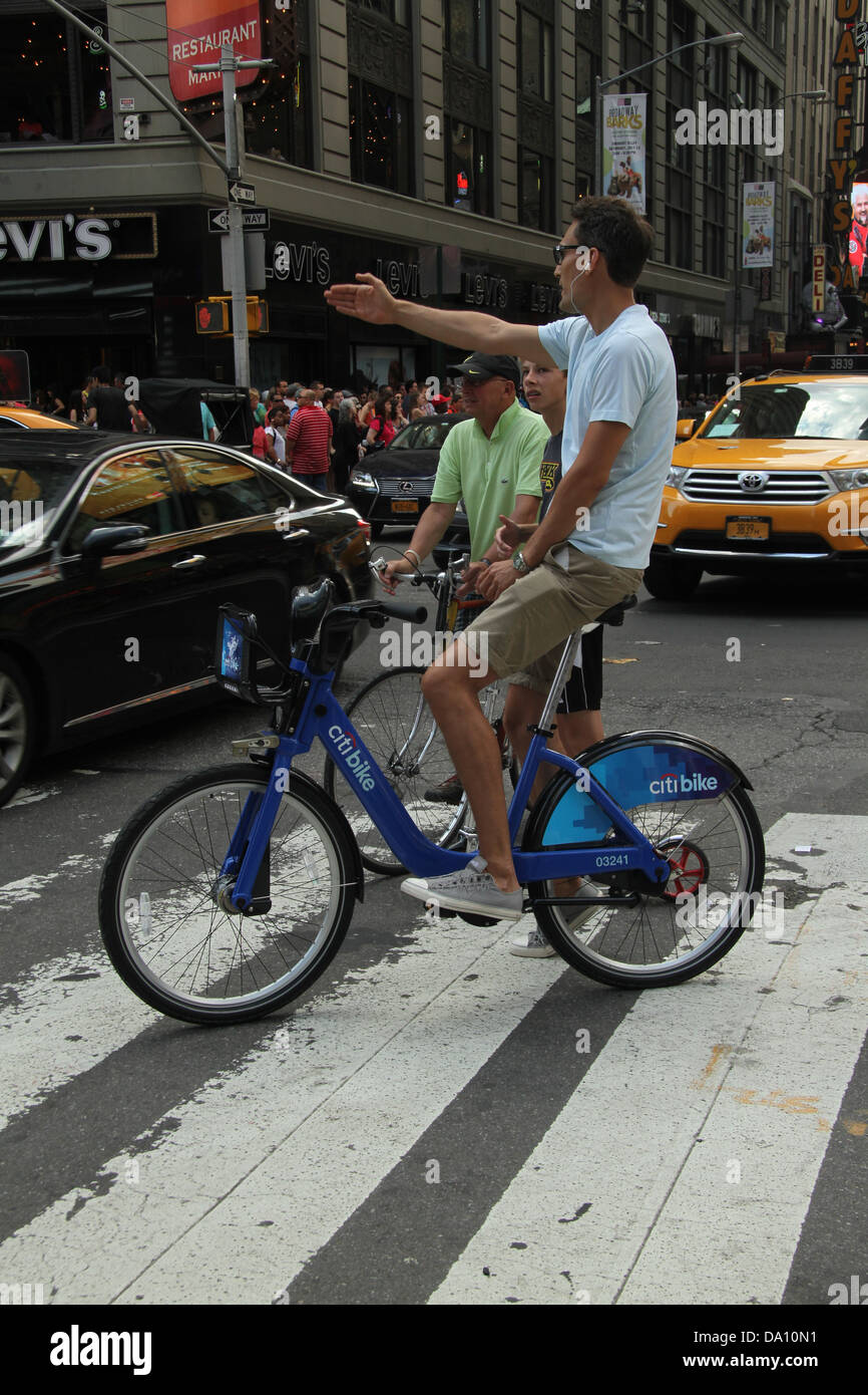 Nypd on a bike hi-res stock photography and images - Alamy