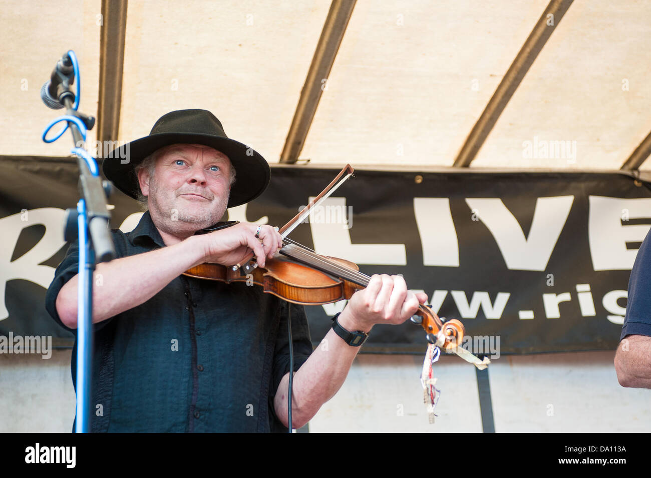Leigh-on-Sea, UK. 30th June, 2013. Colin & the Crawfish performing at ...