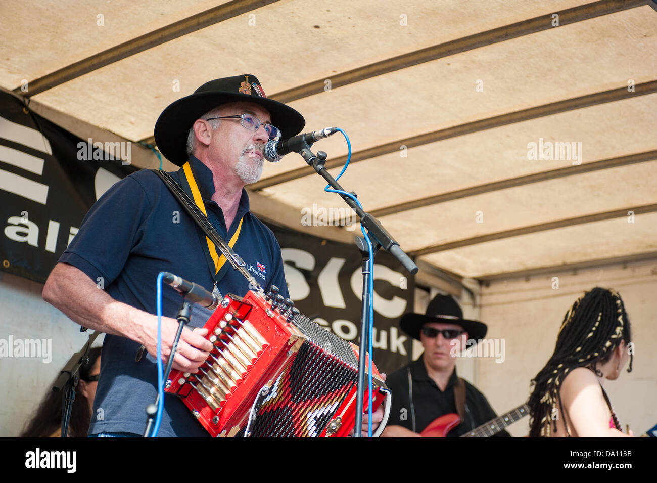Leigh-on-Sea, UK. 30th June, 2013. Colin & the Crawfish performing at ...