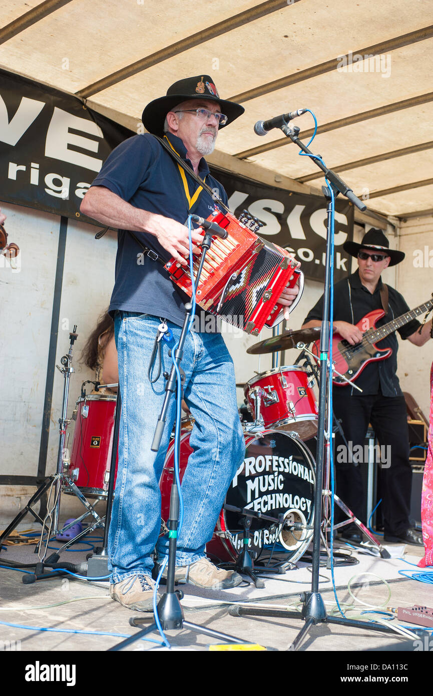 Leigh-on-Sea, UK. 30th June, 2013. Colin & the Crawfish performing at ...