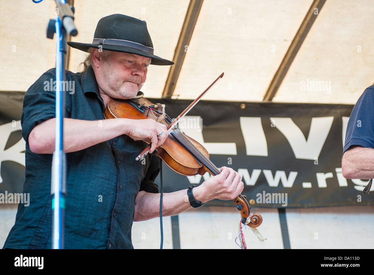 Leigh-on-Sea, UK. 30th June, 2013. Colin & the Crawfish performing at ...