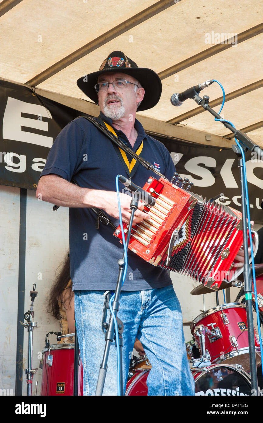 Leigh-on-Sea, UK. 30th June, 2013. Colin & the Crawfish performing at ...