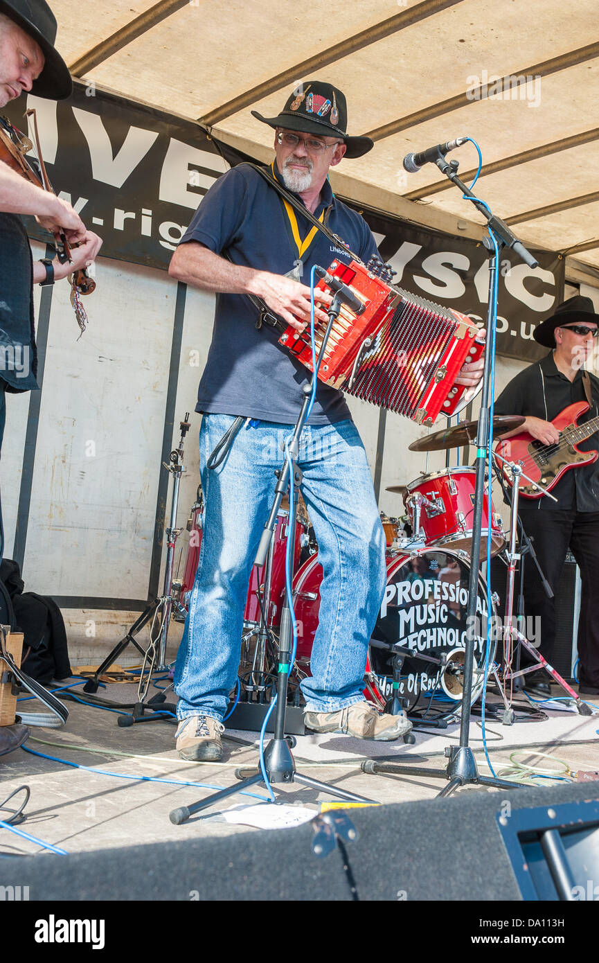 Leigh-on-Sea, UK. 30th June, 2013. Colin & the Crawfish performing at ...