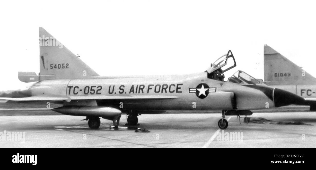 86th Fighter-Interceptor Squadron Convair TF-102A-36-CO Delta Dagger 55 ...