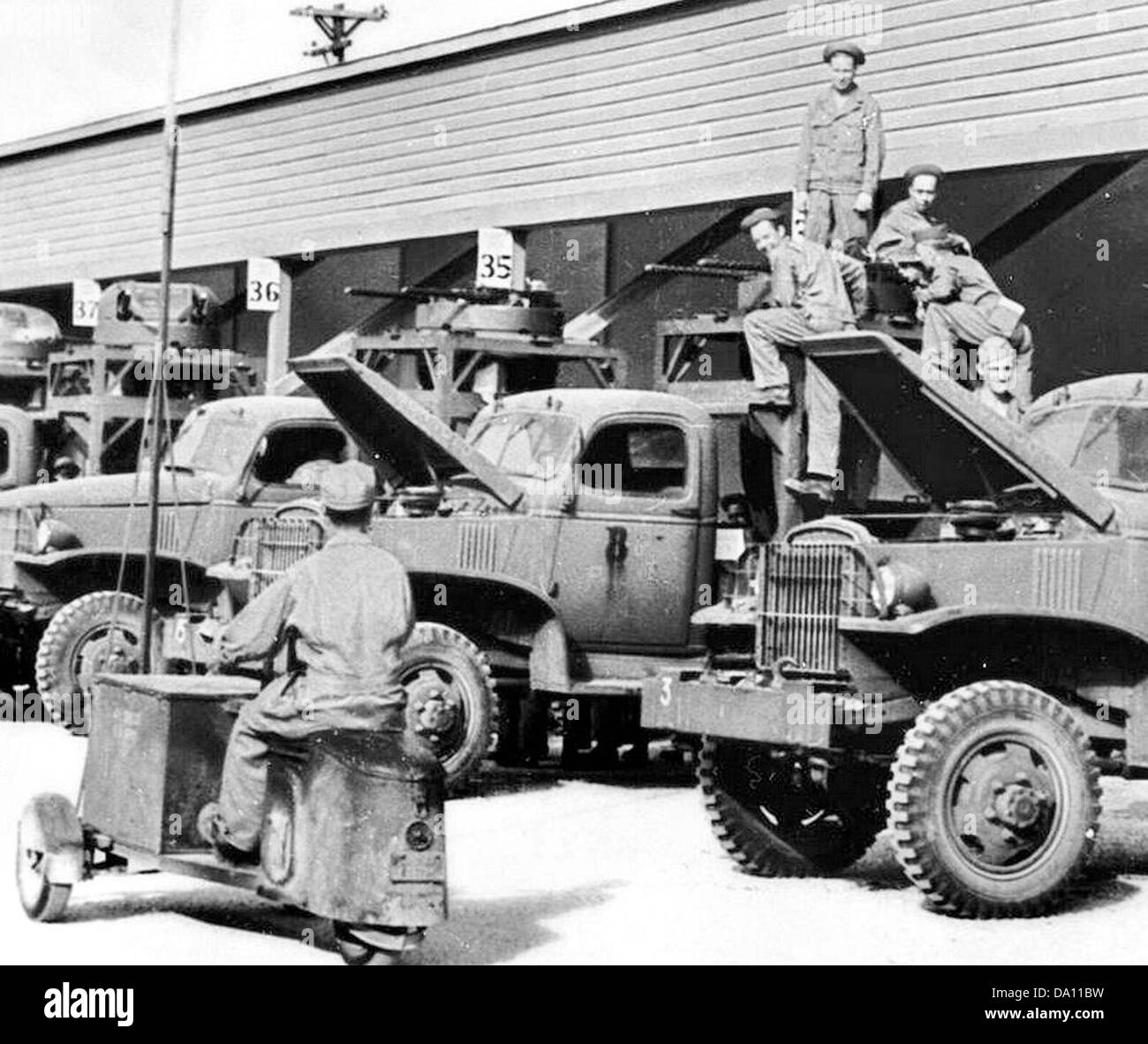Army vehicles training Black and White Stock Photos & Images - Alamy