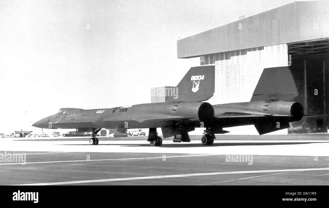 Lockheed YF-12A 60-6934 in Air Defense Command markings 1963 Stock ...