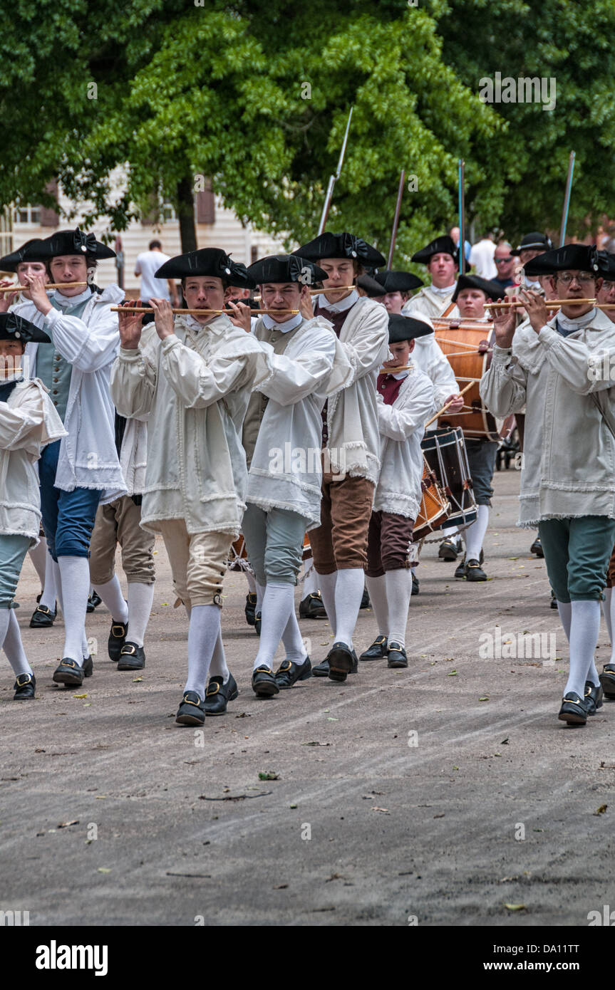 Reenactors, Fifes & Drums Marching Band, Colonial Williamsburg ...