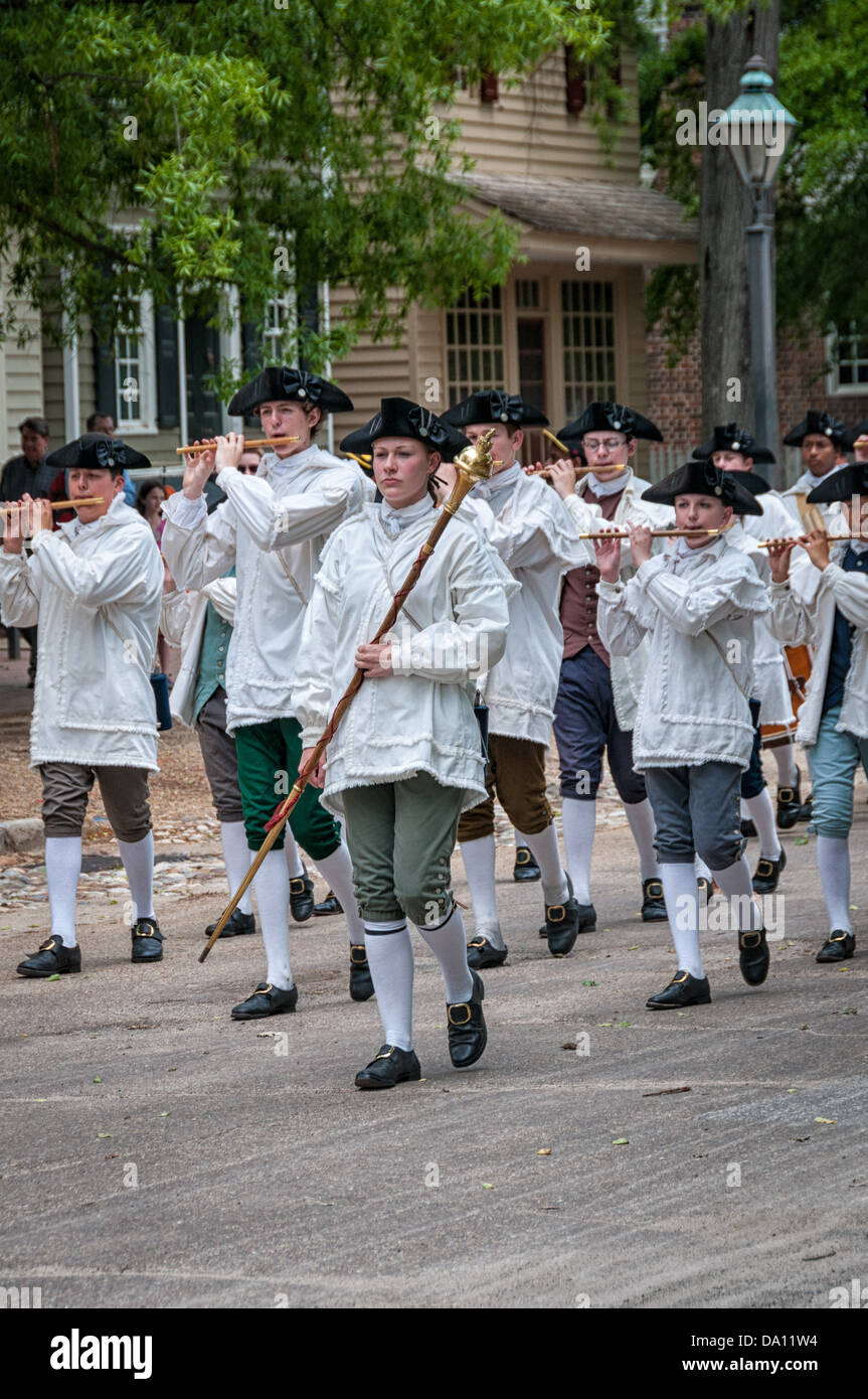 Reenactors, Fifes & Drums Marching Band, Colonial Williamsburg ...