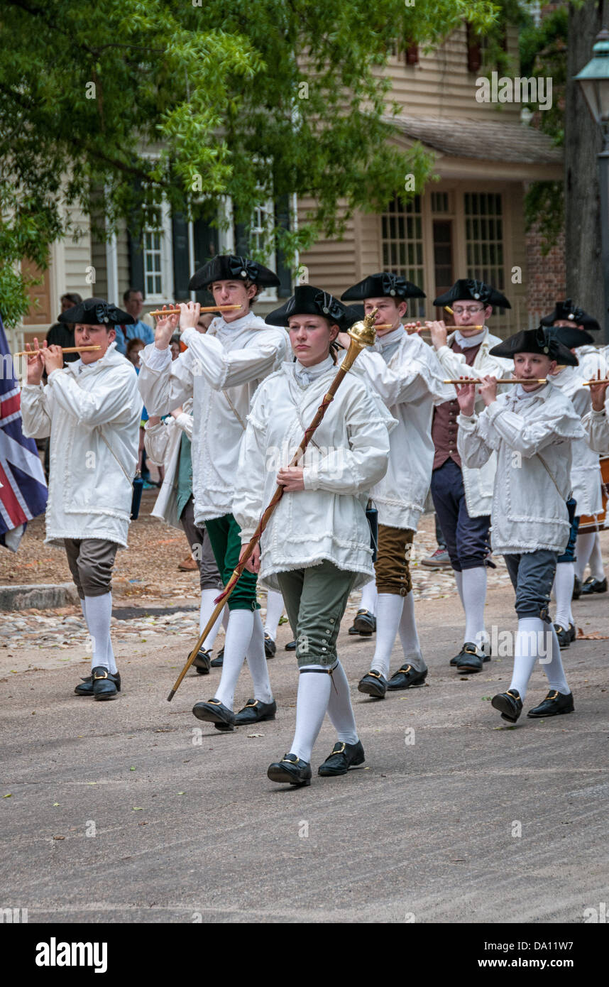 Reenactors, Fifes & Drums Marching Band, Colonial Williamsburg ...