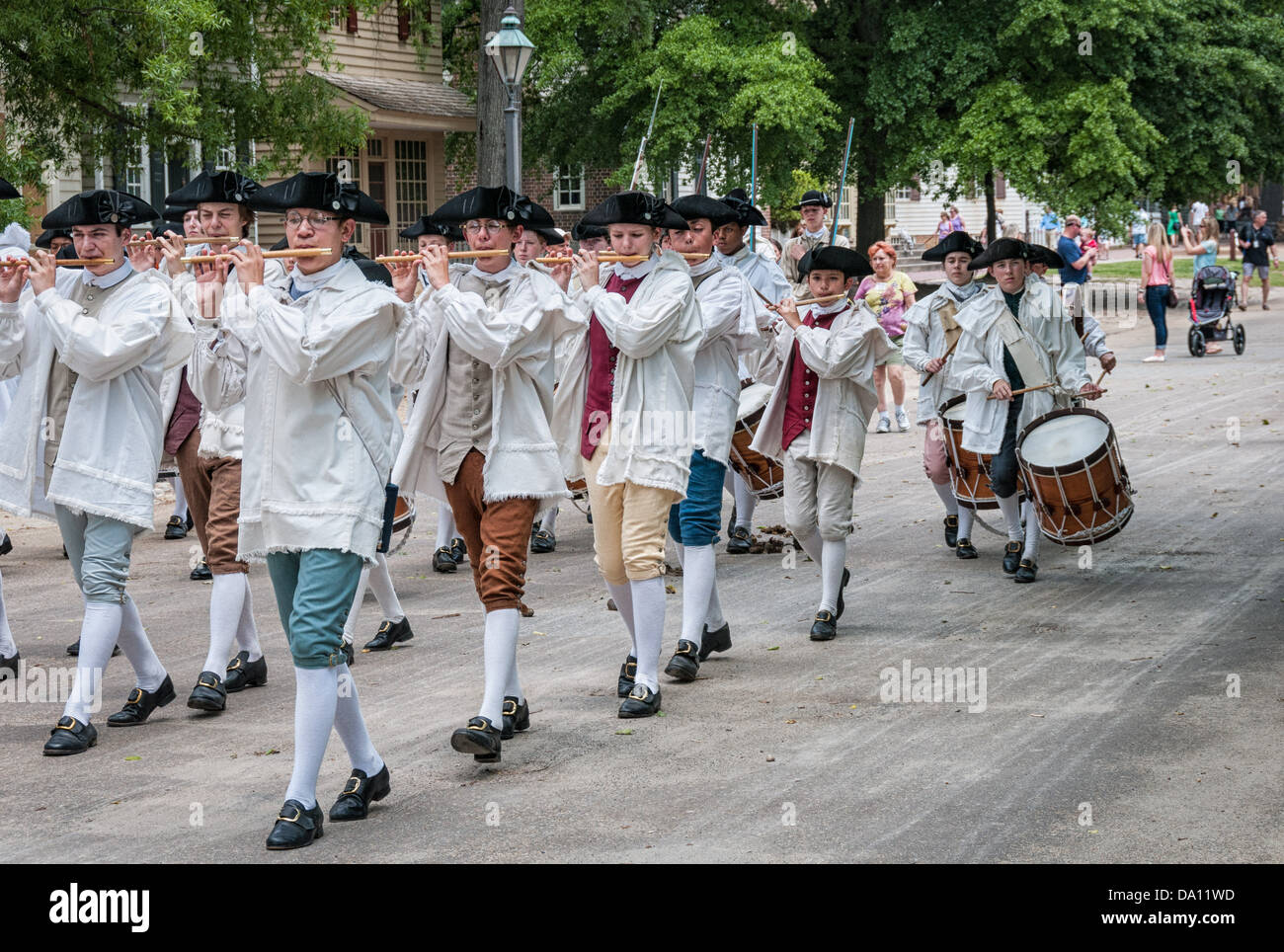Reenactors, Fifes & Drums Marching Band, Colonial Williamsburg ...