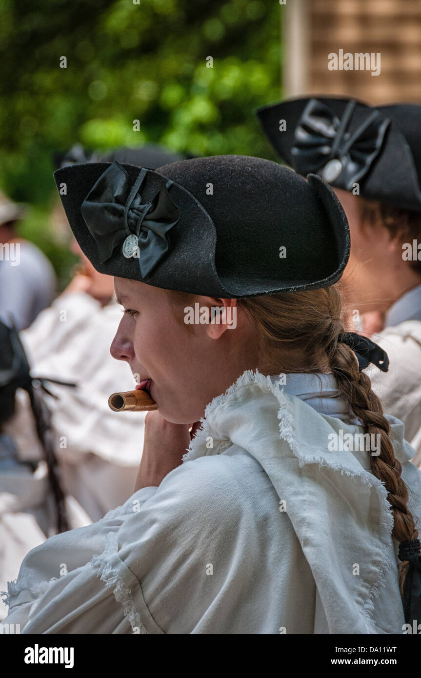 Female interpreters colonial williamsburg hi-res stock photography and ...