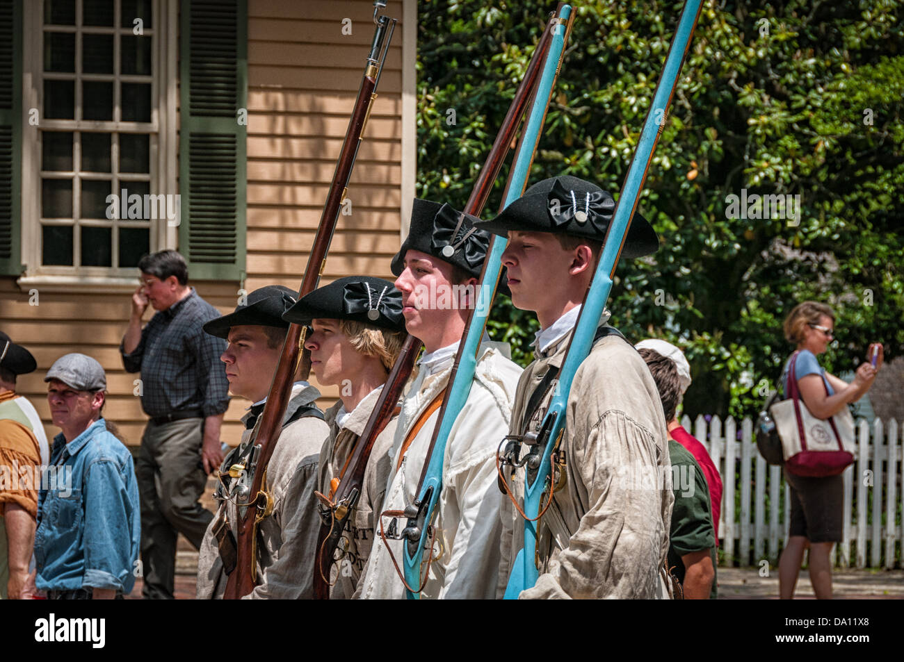 Reenactors, Fifes & Drums Marching Band, Colonial Williamsburg ...