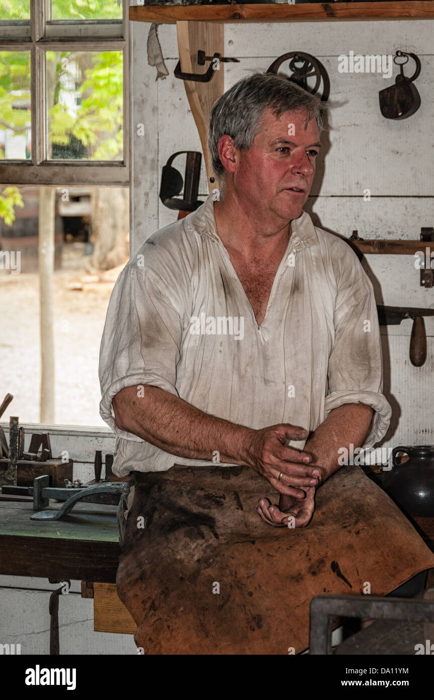 Blacksmith reenactor colonial williamsburg virginia hi-res stock ...