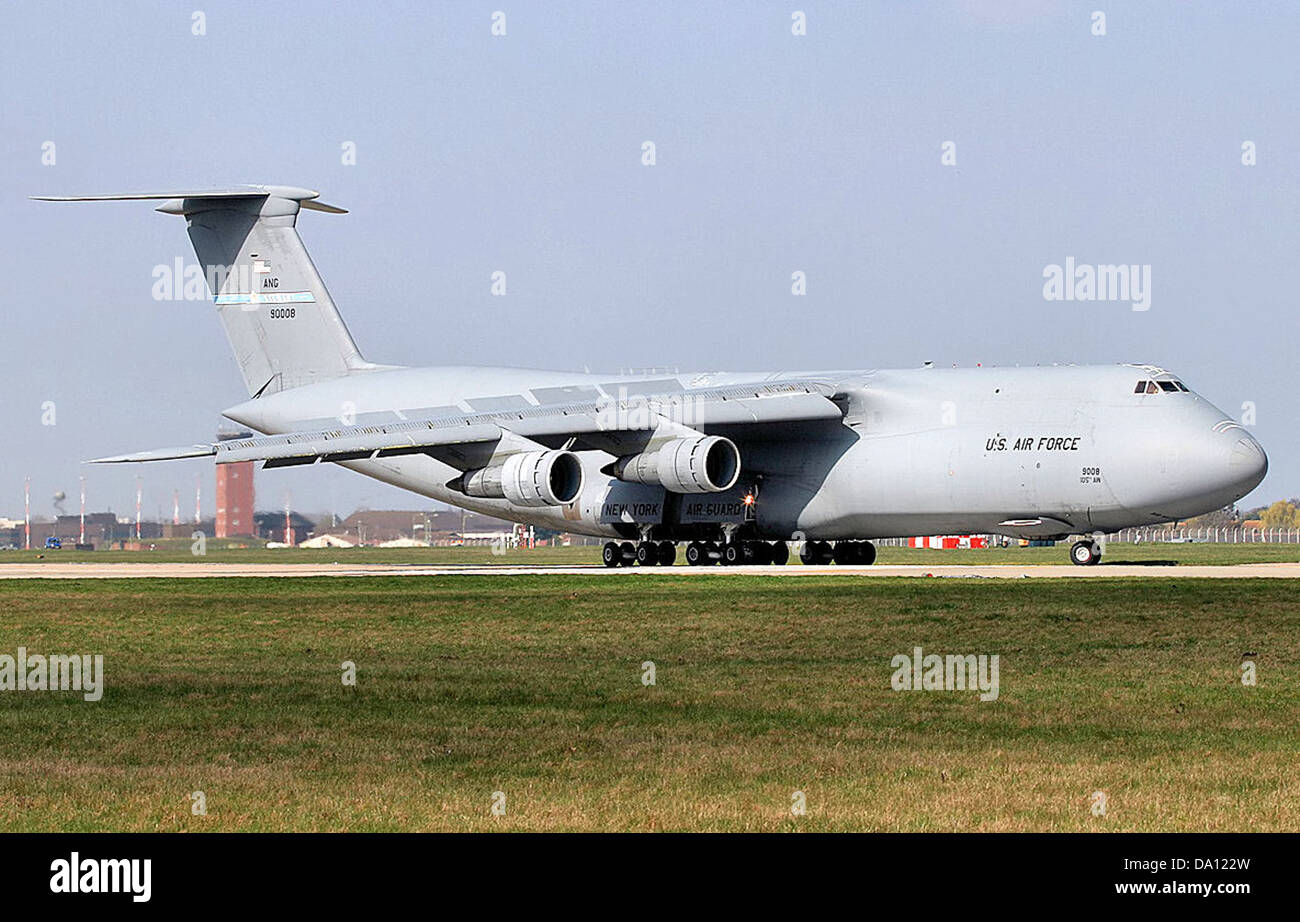 105th airlift wing hi-res stock photography and images - Alamy