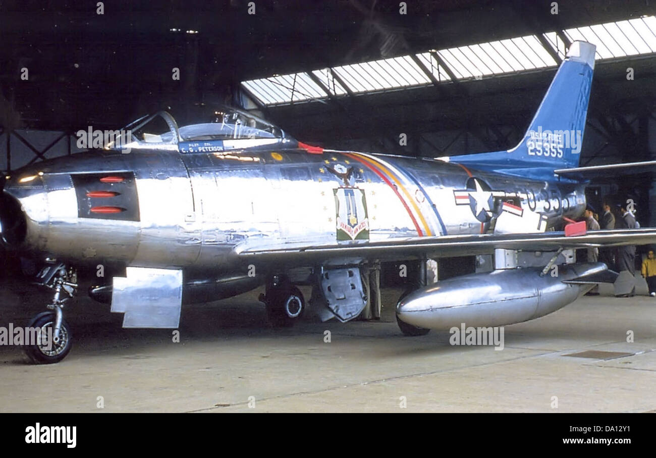 492d Fighter-Bomber Squadron - North American F-86F-25-NH Sabre - 52 ...