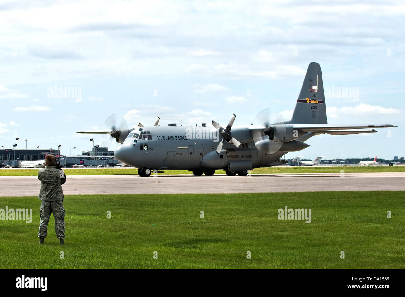 Minnesota national guard in hi-res stock photography and images - Alamy