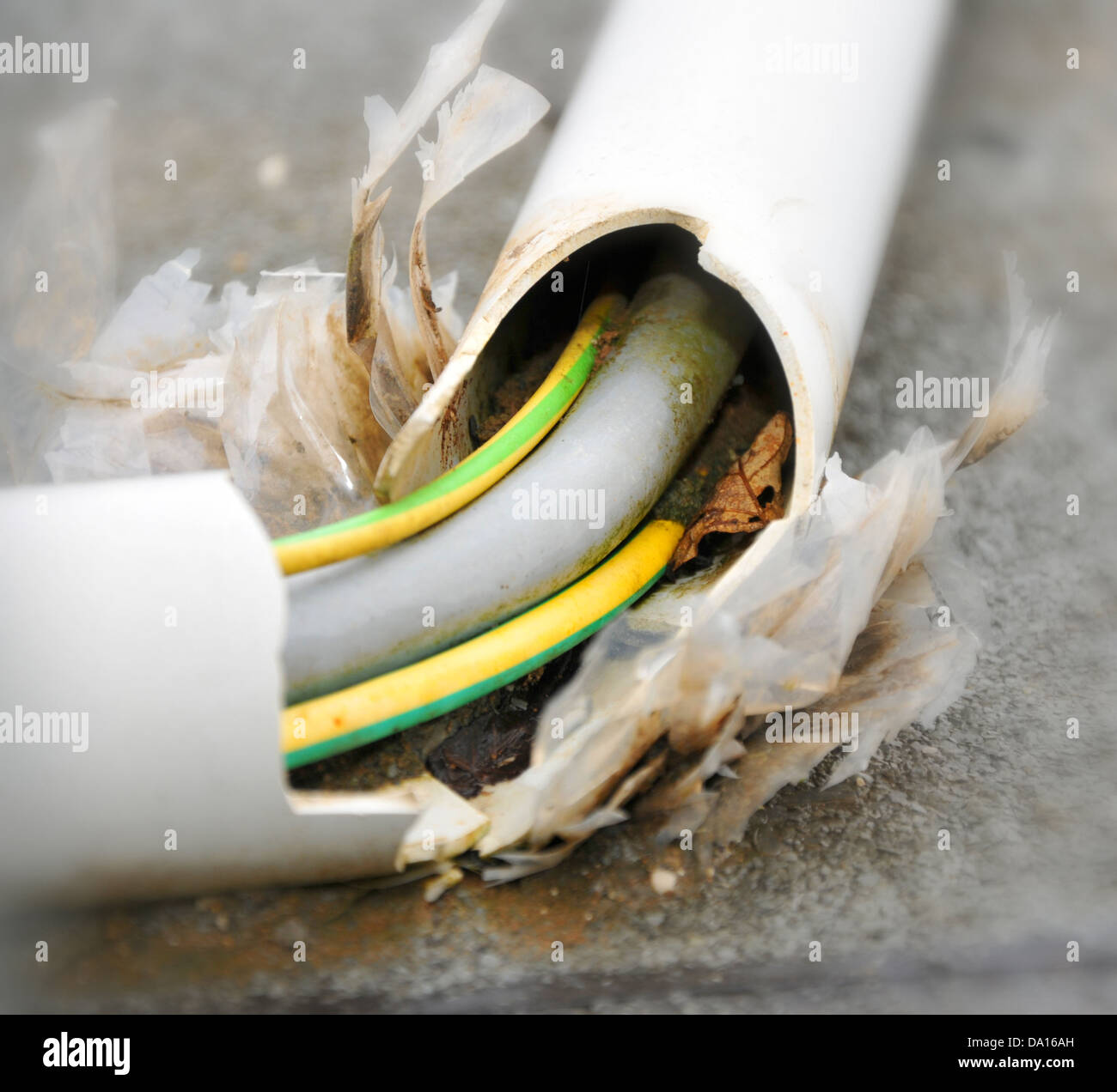 Maintenance of an damaged power cord Stock Photo - Alamy