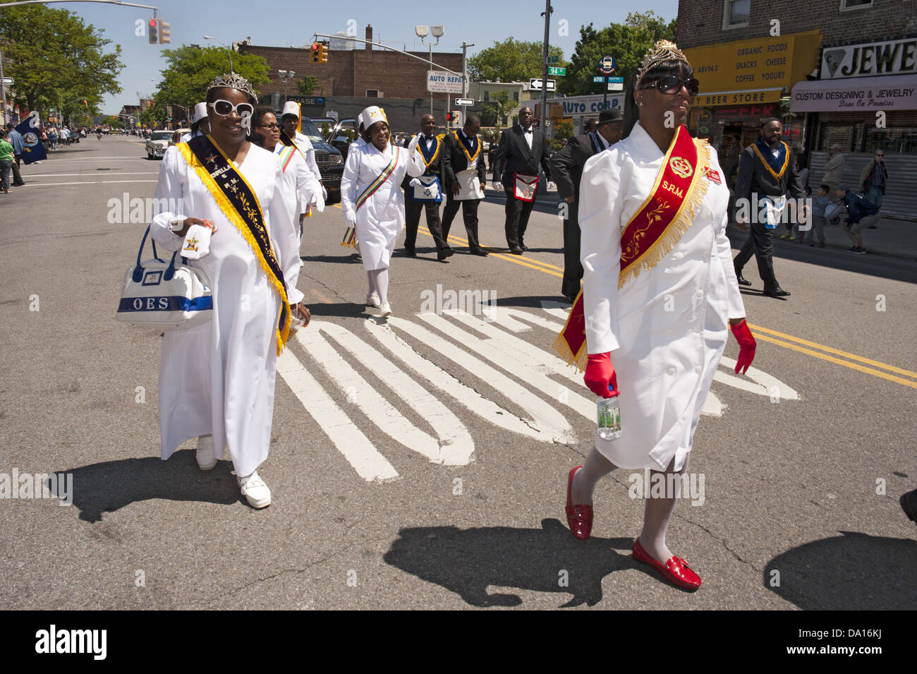 Freemasons march in The Kings County Memorial Day Parade in the Bay ...