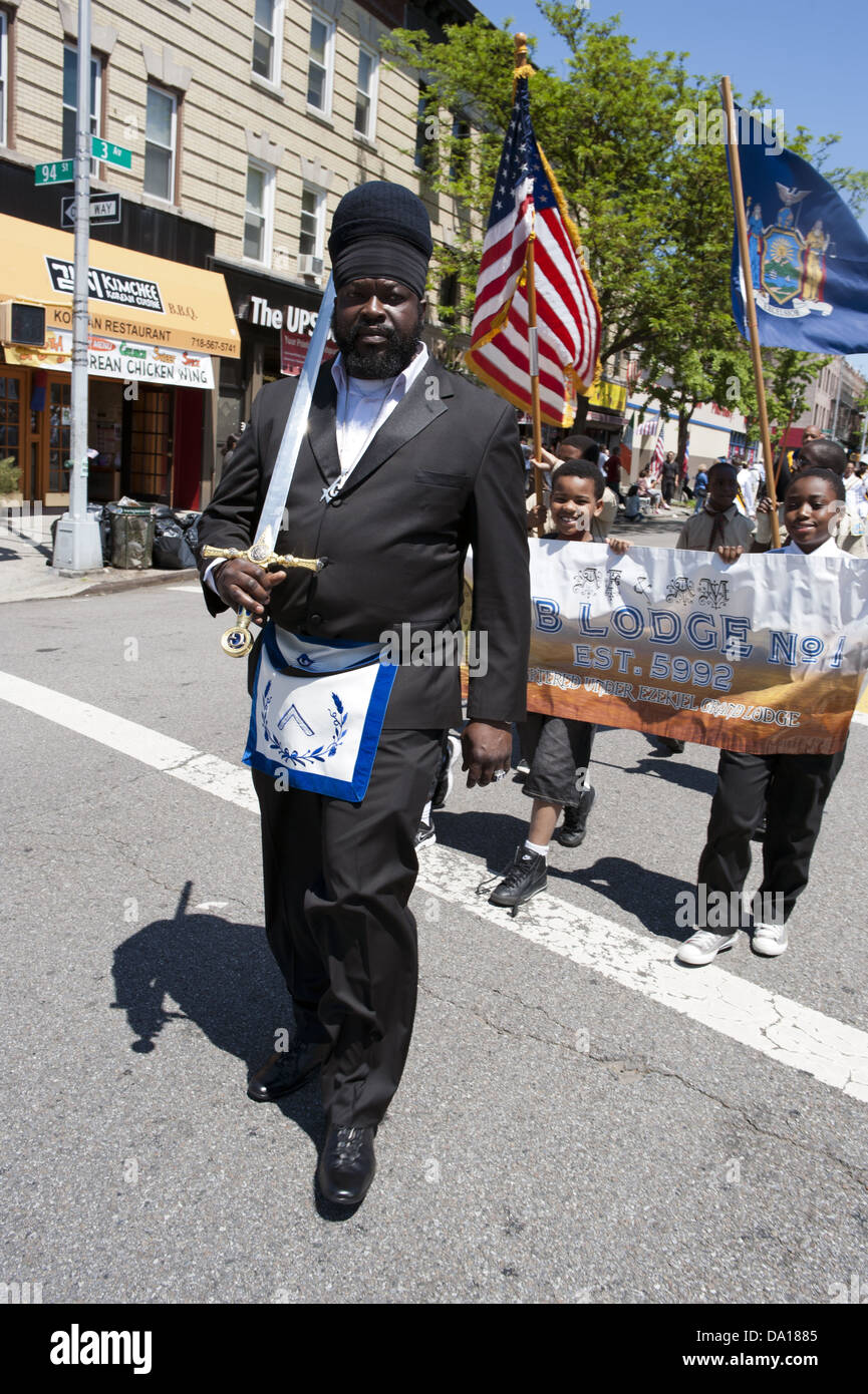 Masonic regalia hi-res stock photography and images - Alamy