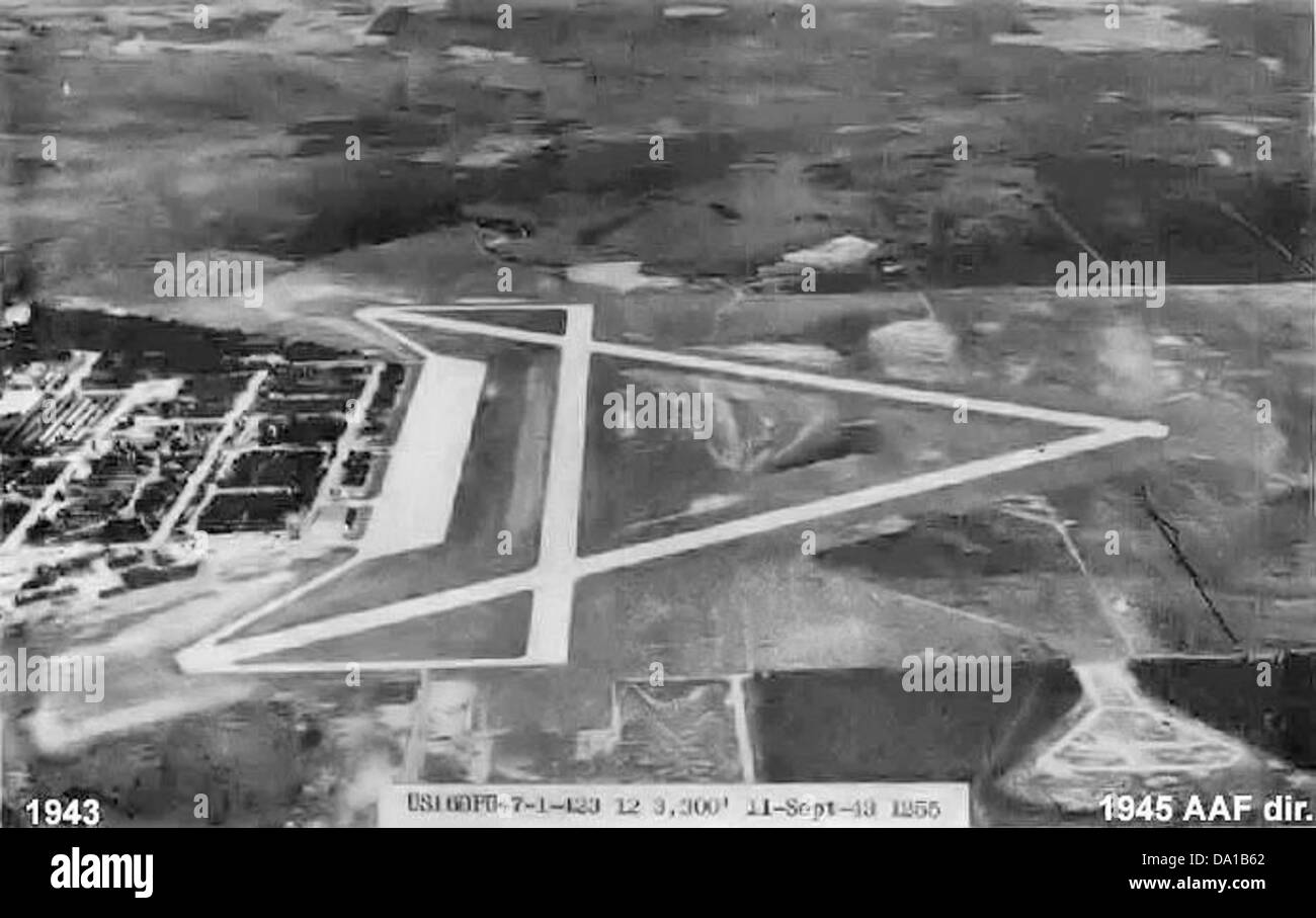Aerial photograph airfield ww2 Black and White Stock Photos & Images ...