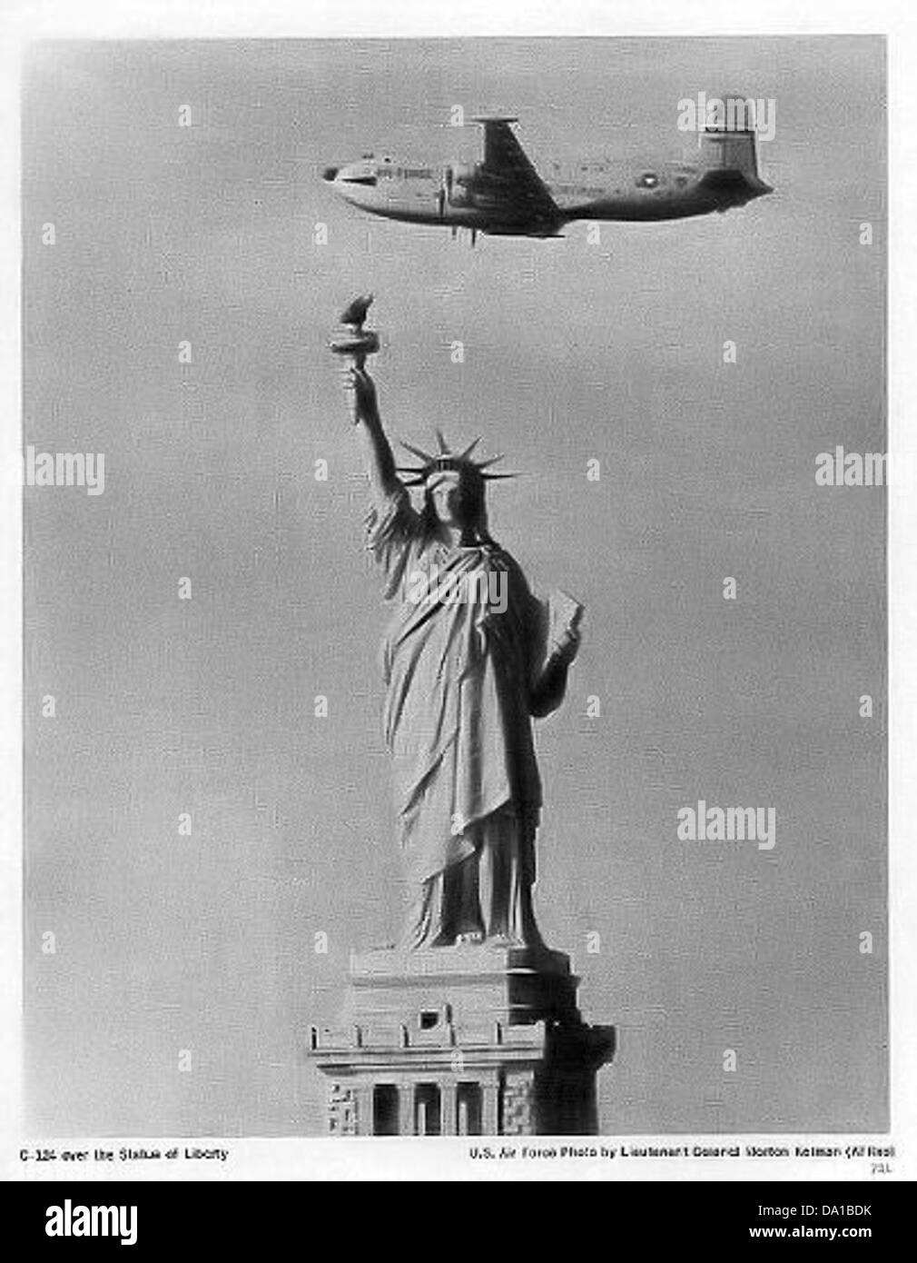 1950s statue of liberty Black and White Stock Photos & Images - Alamy